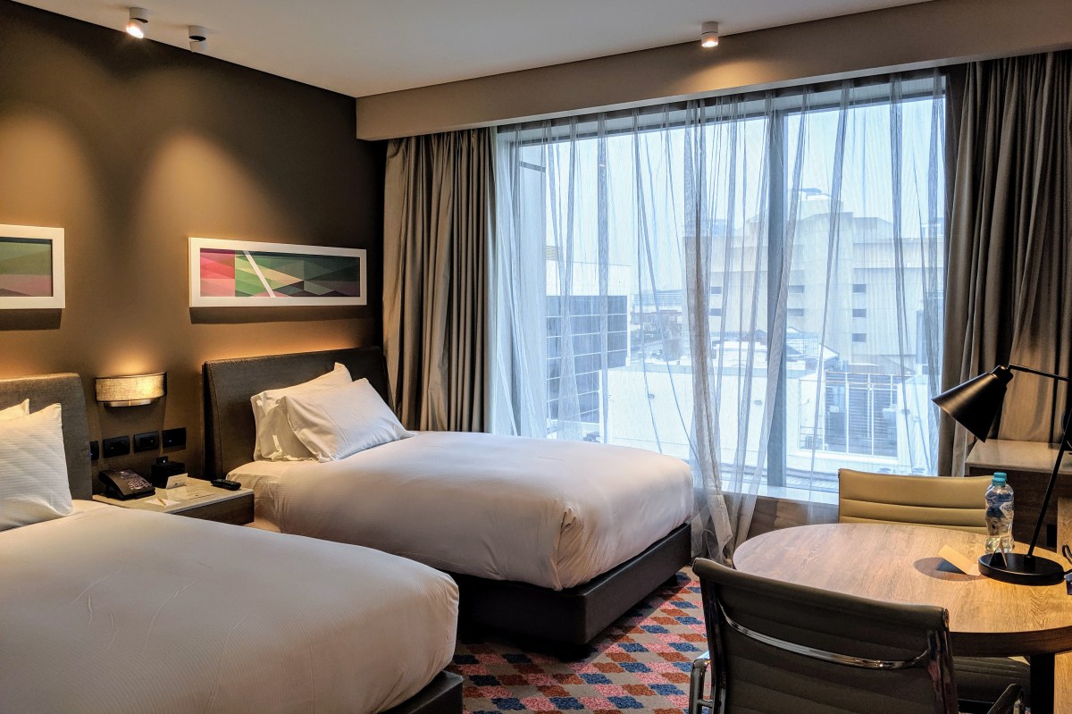 REVIEW: DoubleTree Northbridge Perth City, Twin Guest Room | Shanescape